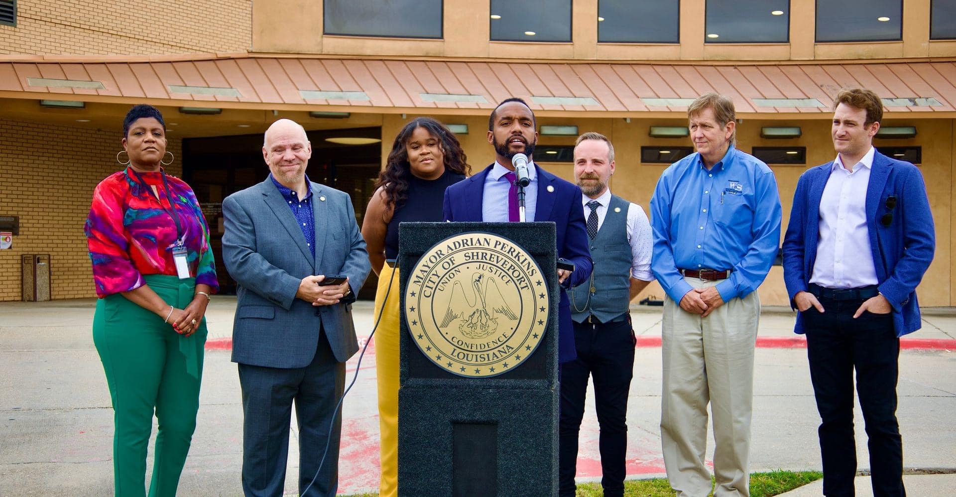 318latino ⋆ PROMESA DE CAMPAÑA ADRIAN PERKINS