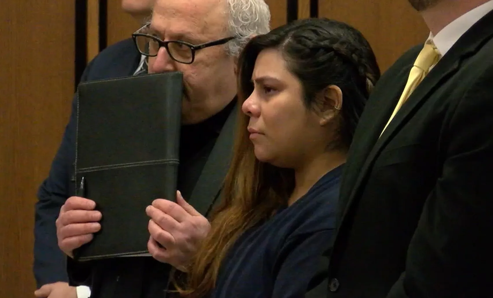 Condenada por vida- Madre deja a su bebe sola para irse de vacaciones.